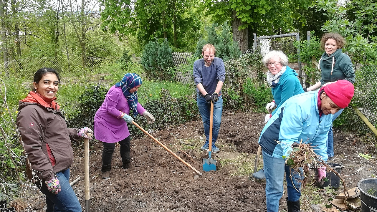 Das Beet der Kulturen entsteht - Interkultureller Garten Ulm